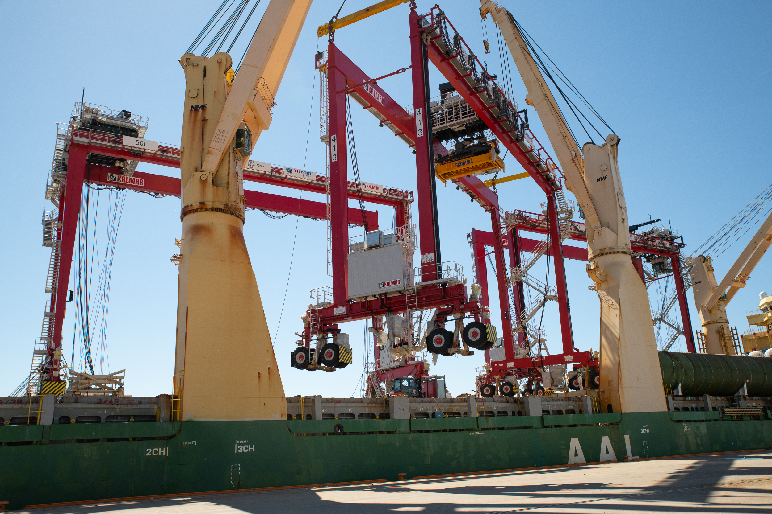 Oslo Havn - New electric stacker cranes land at Norway's largest ...