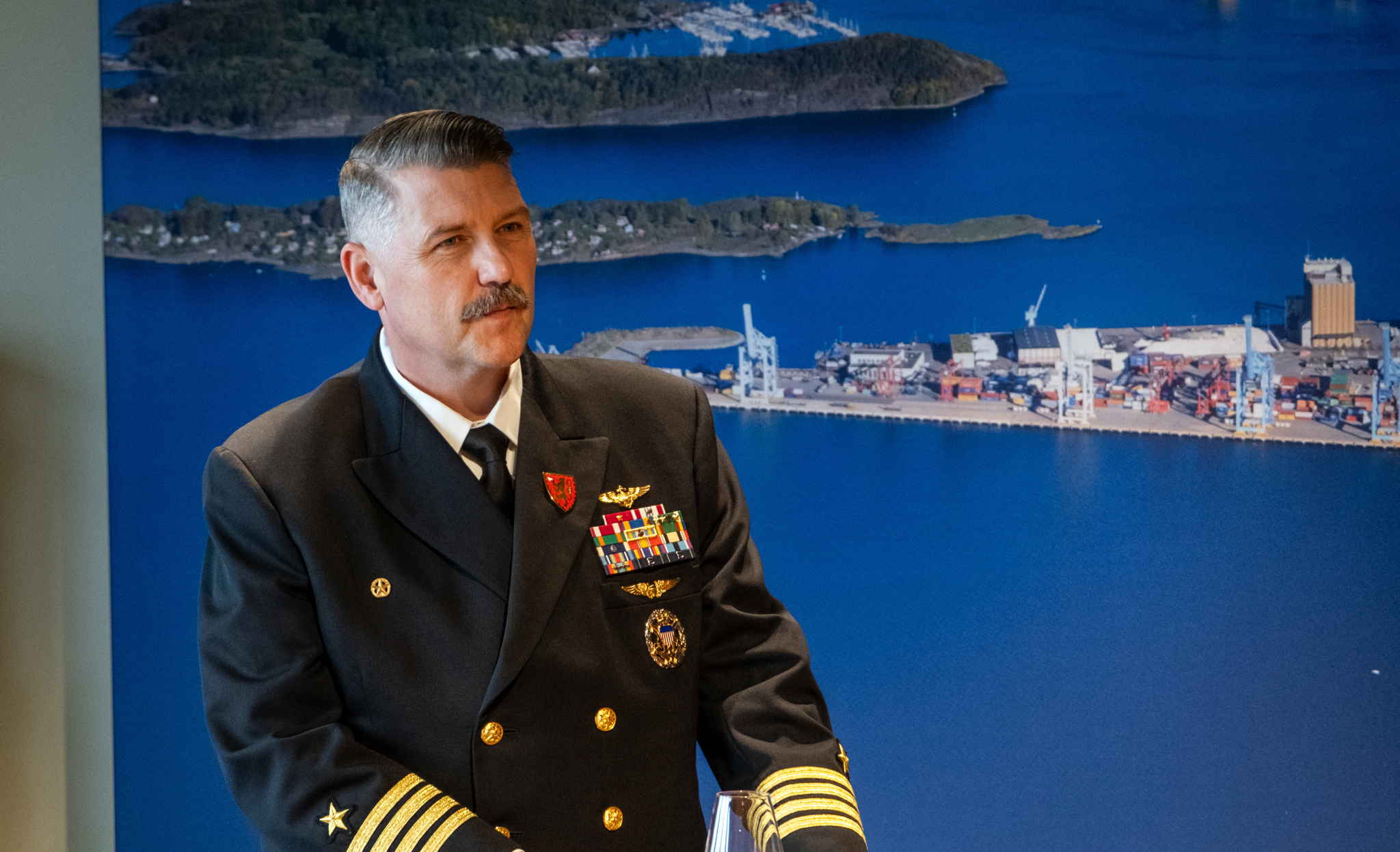 Oslo Havn - Verdens største hangarskip – USS «Gerald R. Ford» forlater Oslo